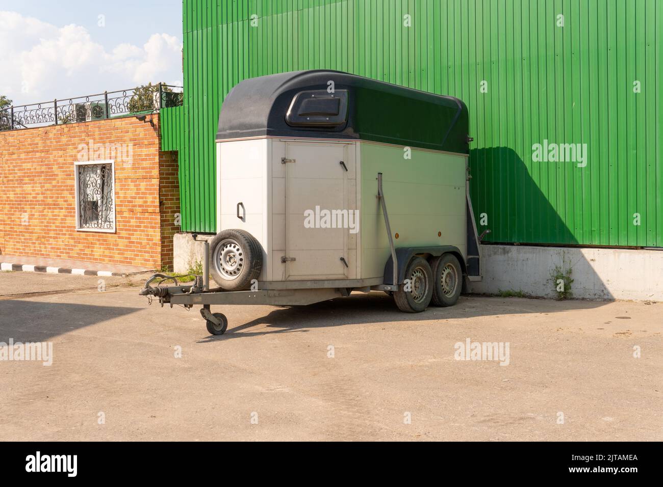 Equine delivery hi-res stock photography and images - Alamy