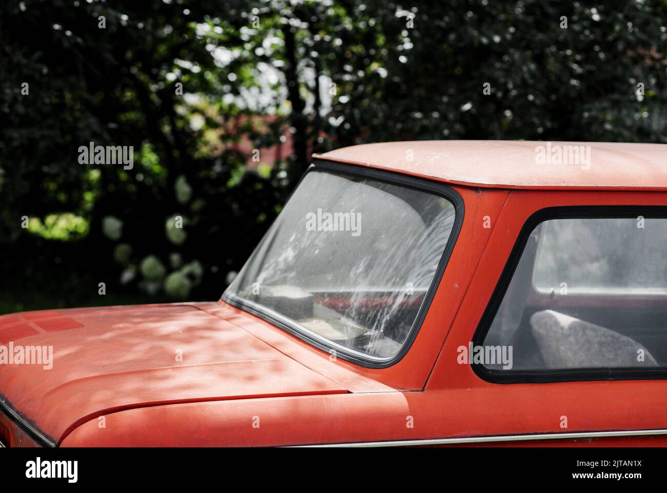 Old red retro car hi-res stock photography and images - Alamy