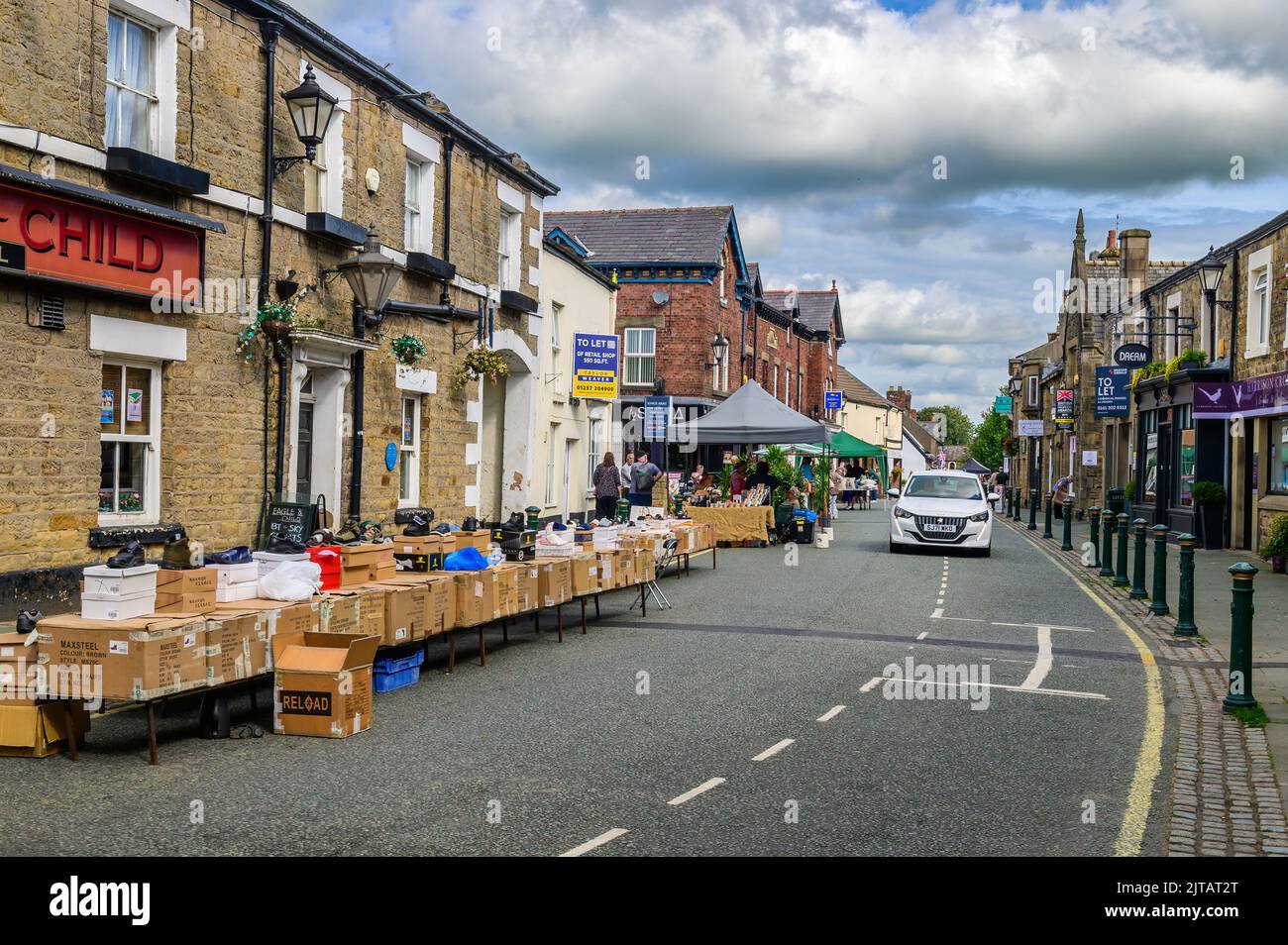 Market stalls line street hi-res stock photography and images - Alamy