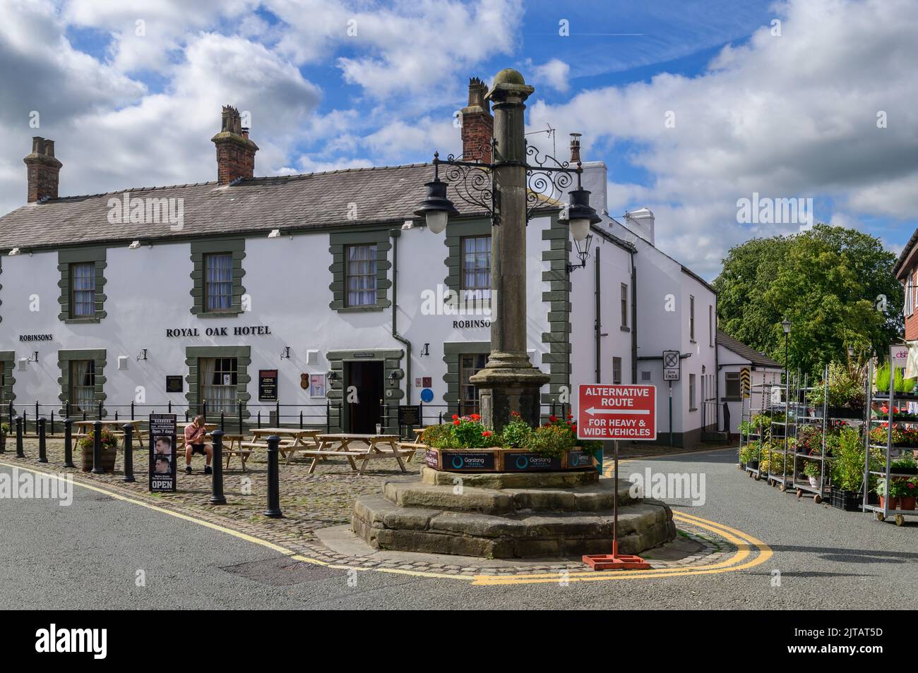 Cross street and market street junction hi-res stock photography and ...