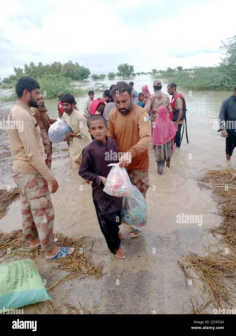Jafarabad 29th Aug 2022 Rescuers Evacuate Flood Affected People In