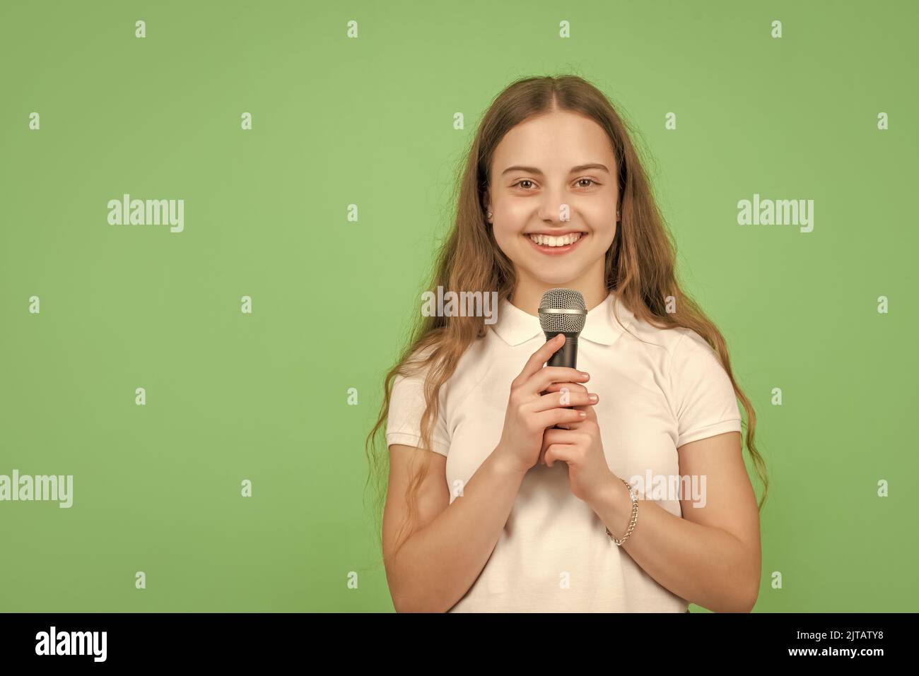 Child interview mic hi-res stock photography and images - Alamy