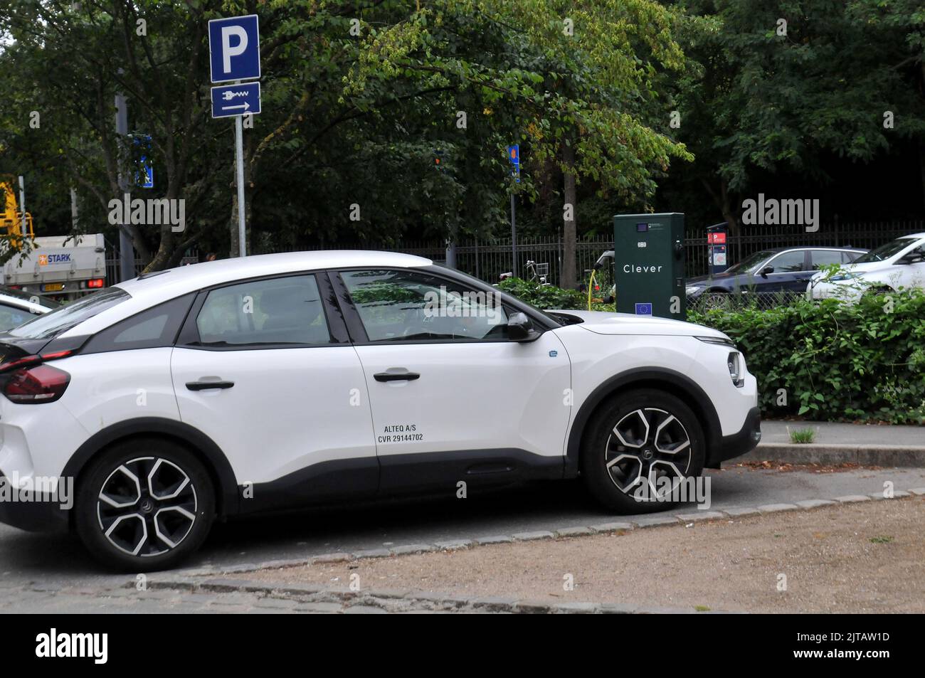 Copenhagen /Denmark/29 August 2022/Many electric autos at recharge ...