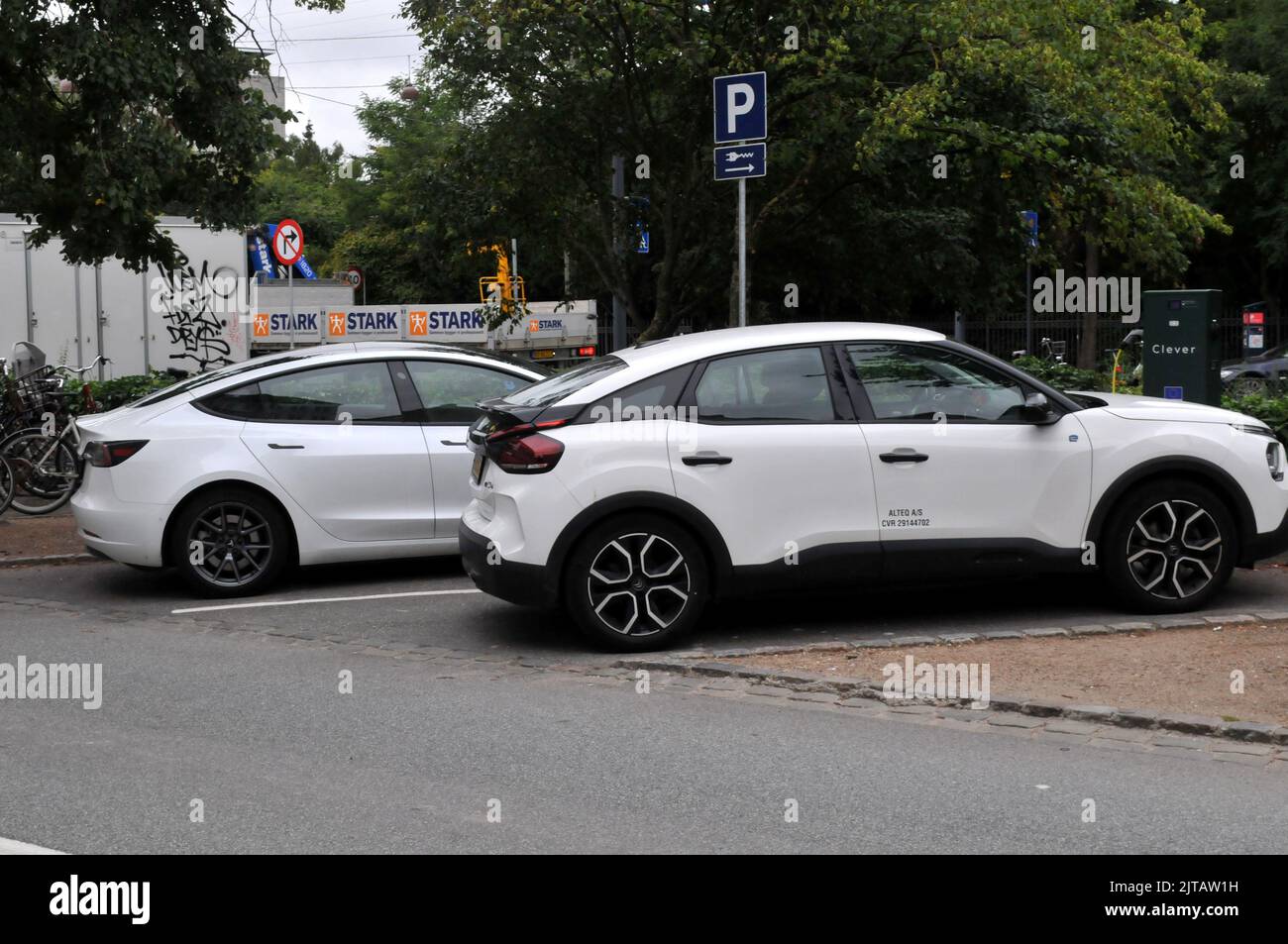 Copenhagen /Denmark/29 August 2022/Many electric autos at recharge ...