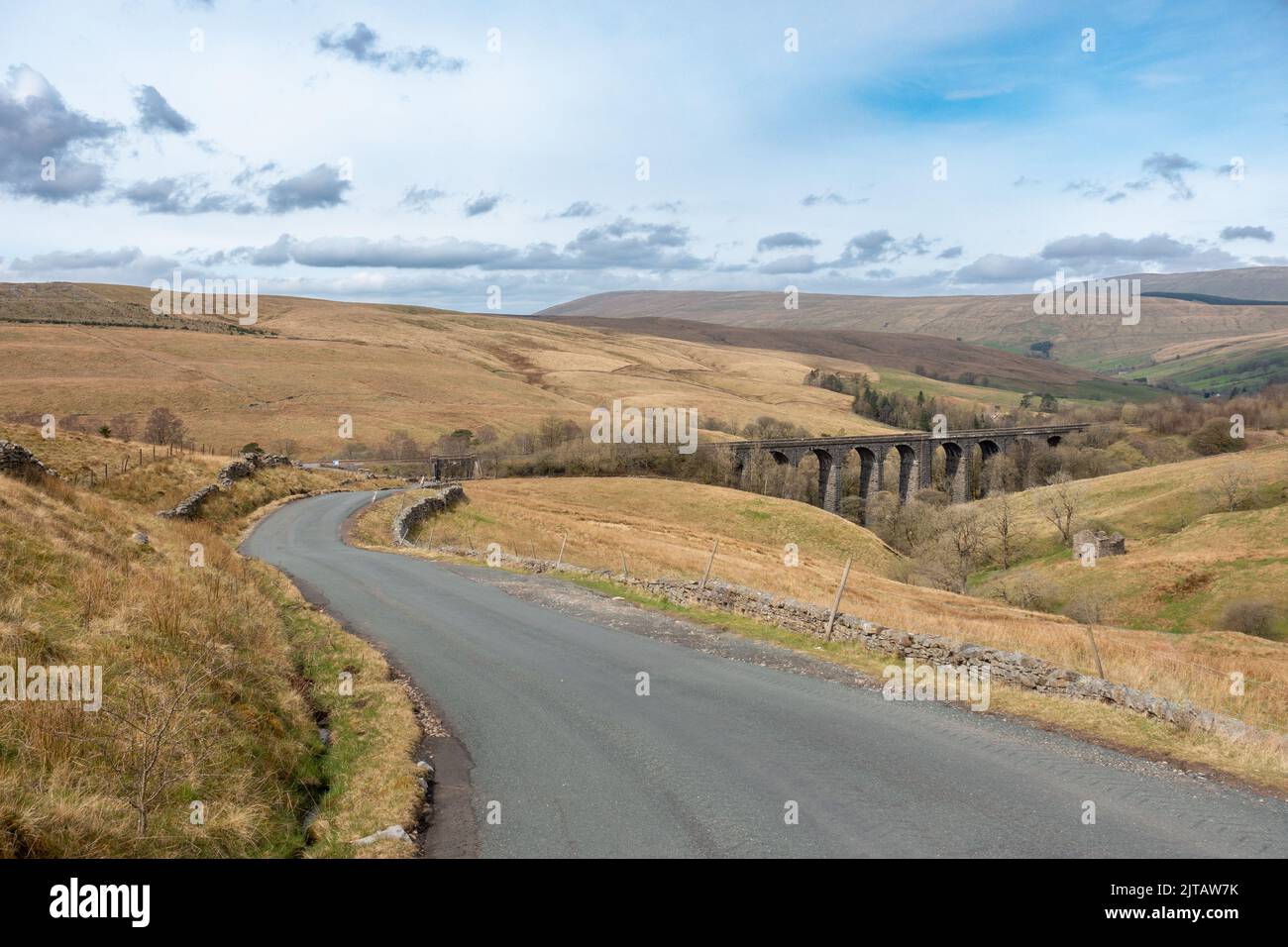 Views of Dent Head Viaduct from Newby Head Gate road, Yorkshire Dales ...