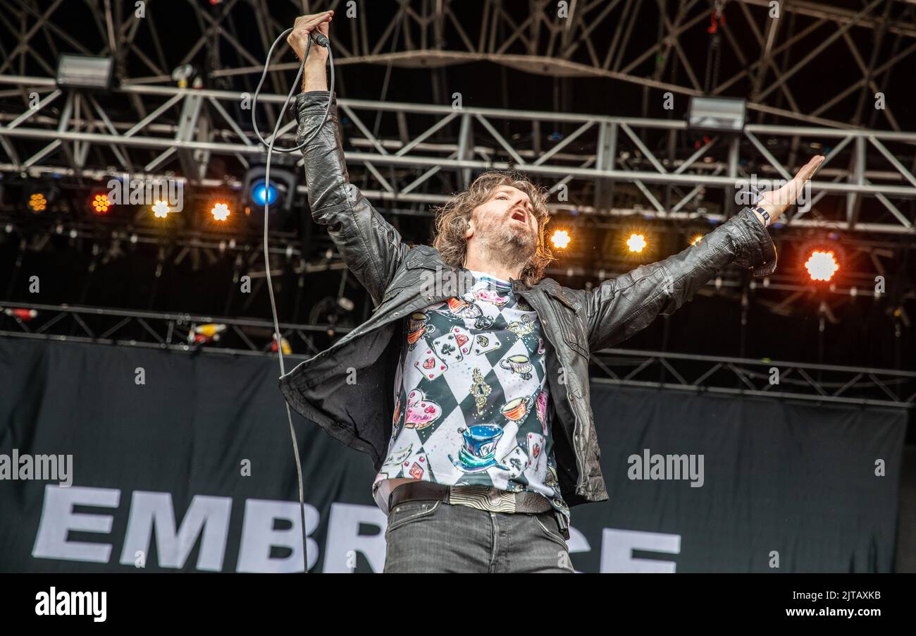 Embrace band hi-res stock photography and images - Alamy