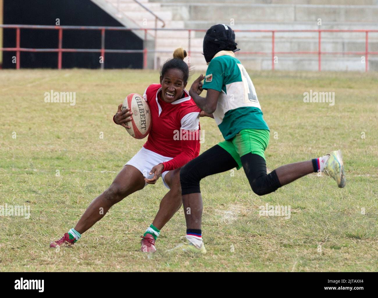 Female rugby player with ball hi-res stock photography and images - Alamy