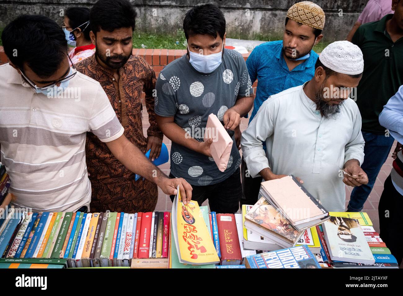 Bangladesh, Dhaka, November 2021. Illustration of daily life in the city of Dhaka, capital of ...