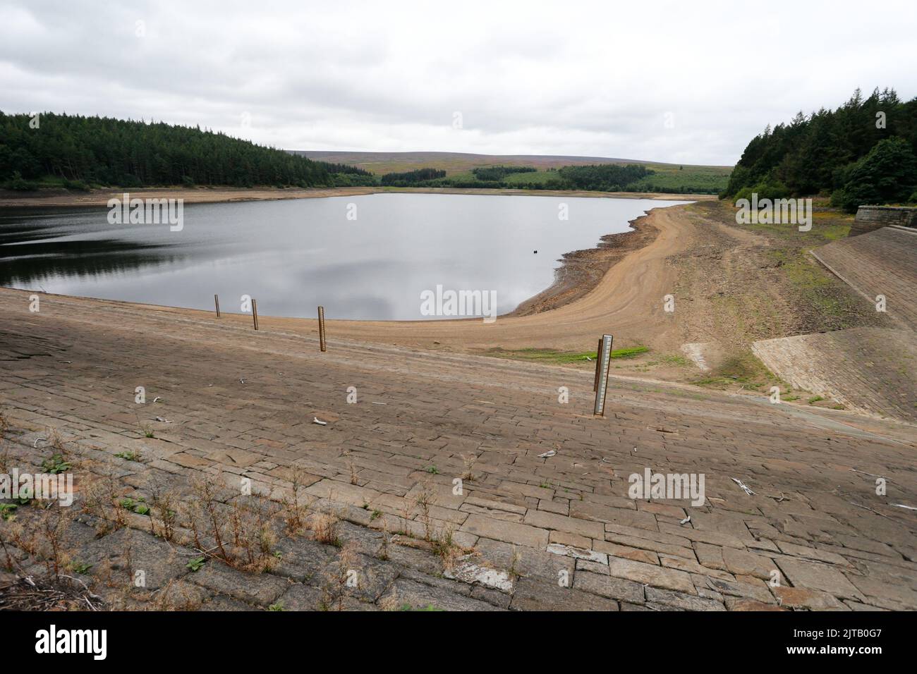 Langsett Reservoir water levels at a low as the warm spell continues ...