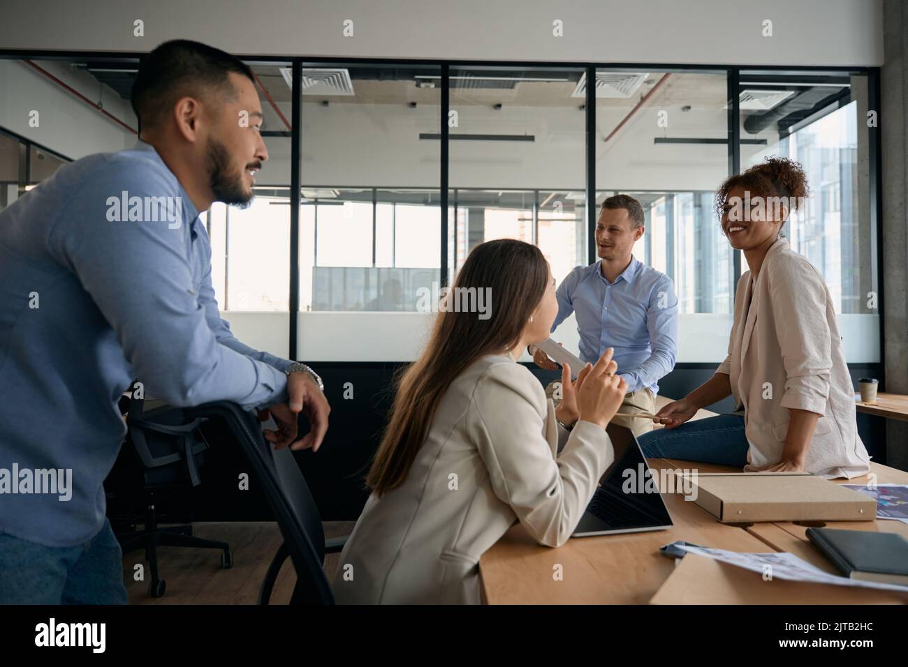 End working day young female hi-res stock photography and images - Alamy