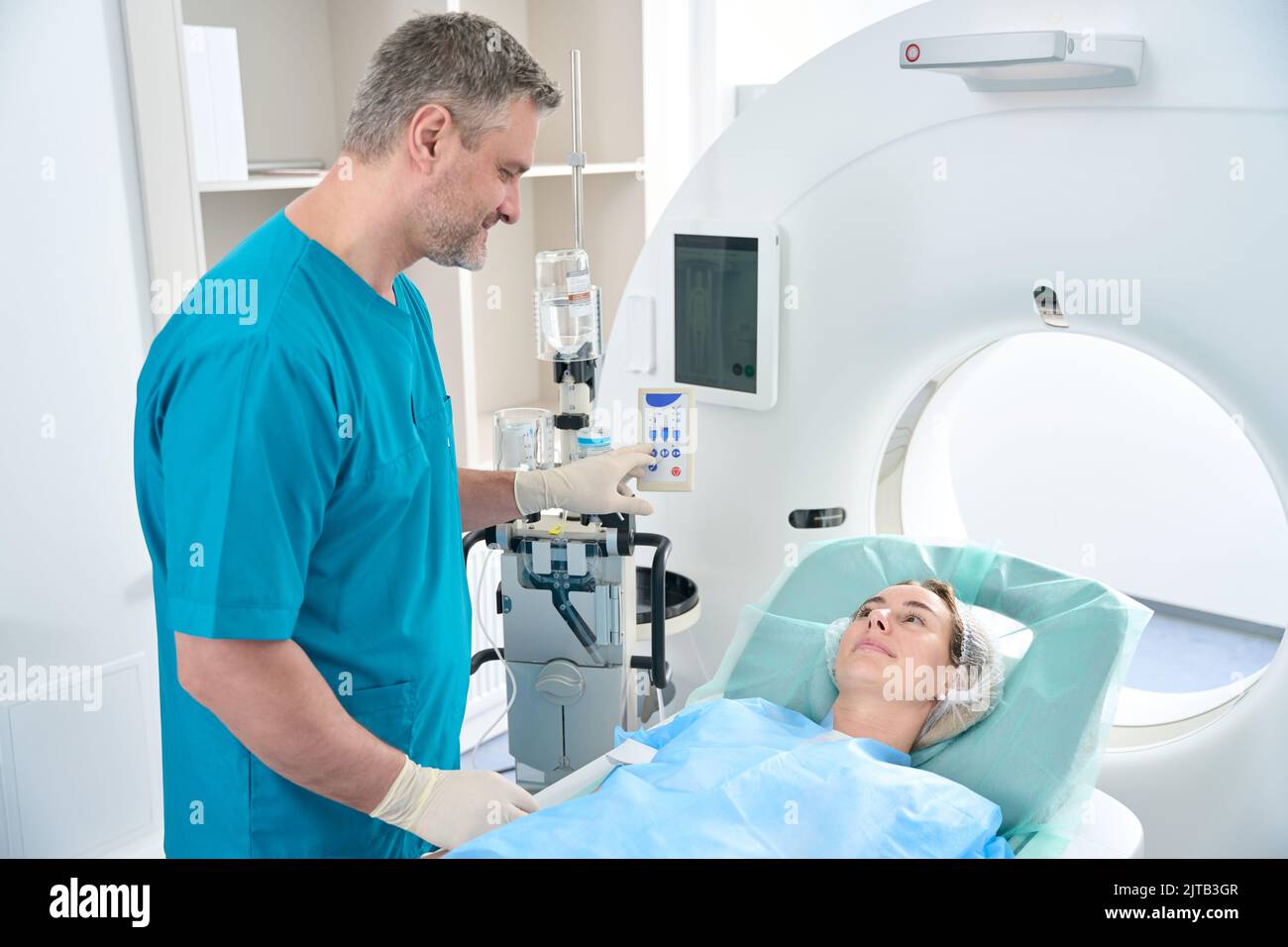 Doctor prepares patient medical procedure hi-res stock photography and ...