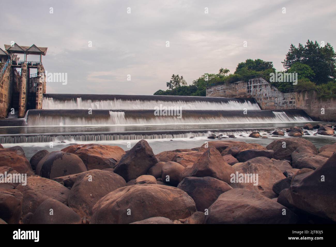 Krueng Sawang Dam Stock Photo - Alamy