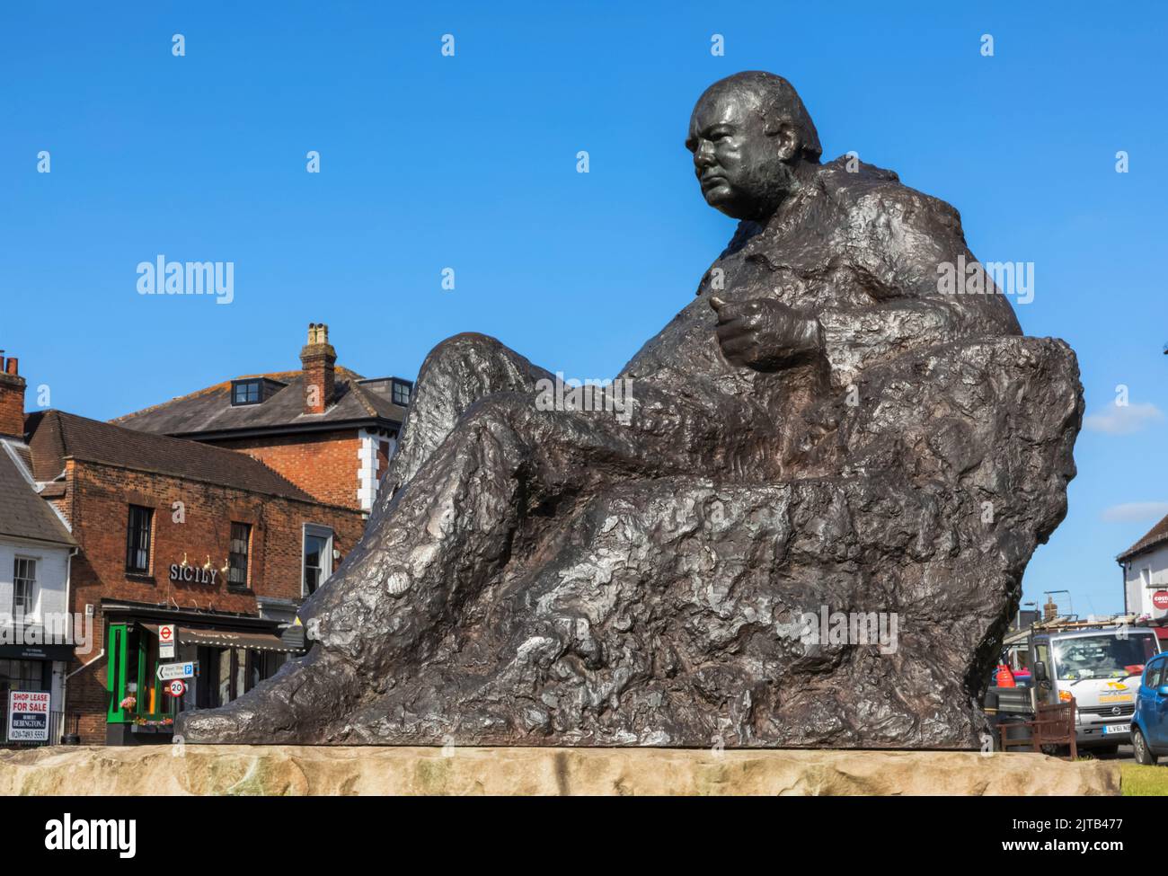 England, Kent, Westerham, The Winston Churchill Statue Stock Photo - Alamy