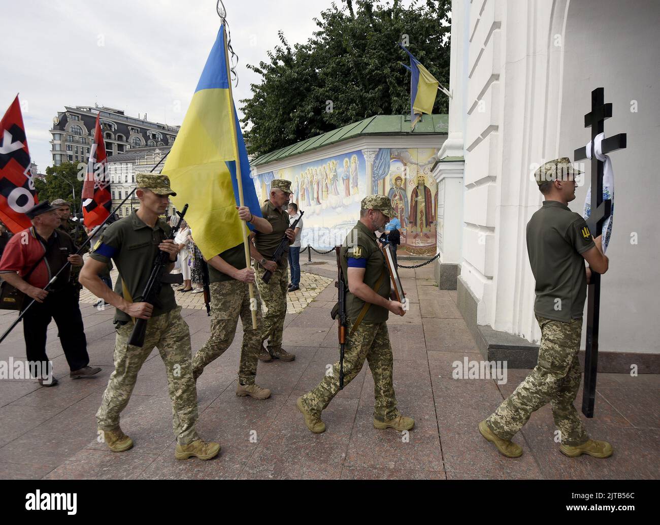 Non Exclusive: KYIV, UKRAINE - AUGUST 28, 2022 - The funeral service of ...