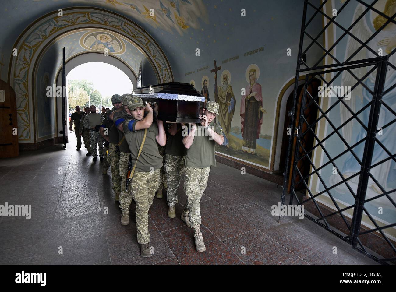 Non Exclusive: KYIV, UKRAINE - AUGUST 28, 2022 - Servicemen carry the ...
