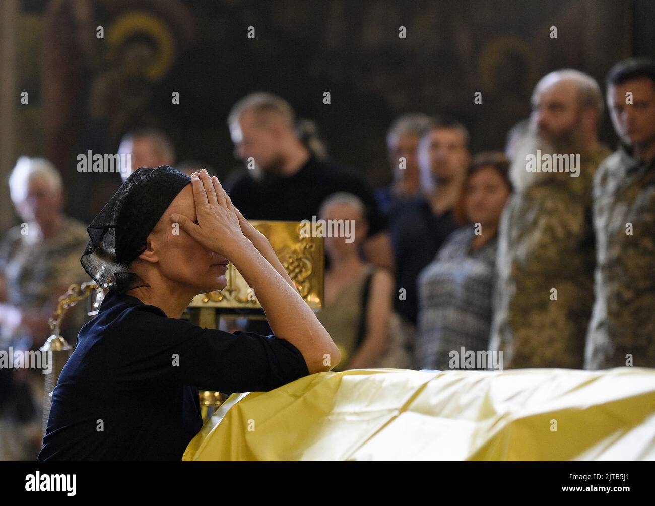 Non Exclusive: KYIV, UKRAINE - AUGUST 28, 2022 - A woman in black ...