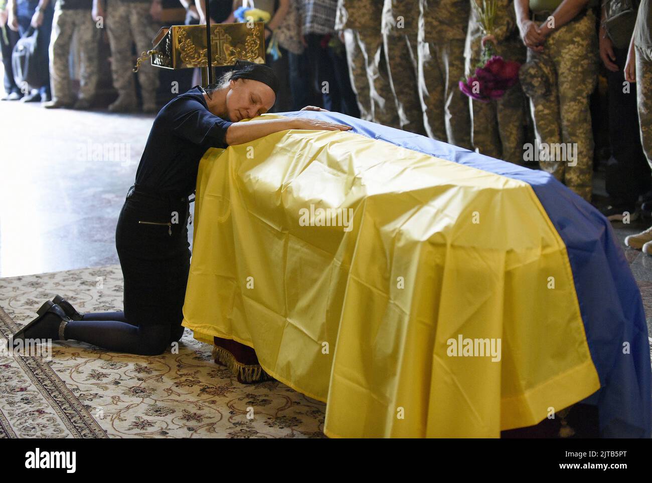 Non Exclusive: KYIV, UKRAINE - AUGUST 28, 2022 - A woman in black ...