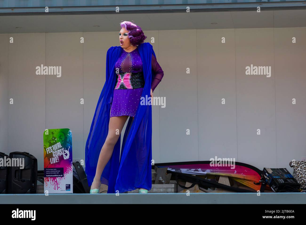 Drag queen singing hi-res stock photography and images - Alamy