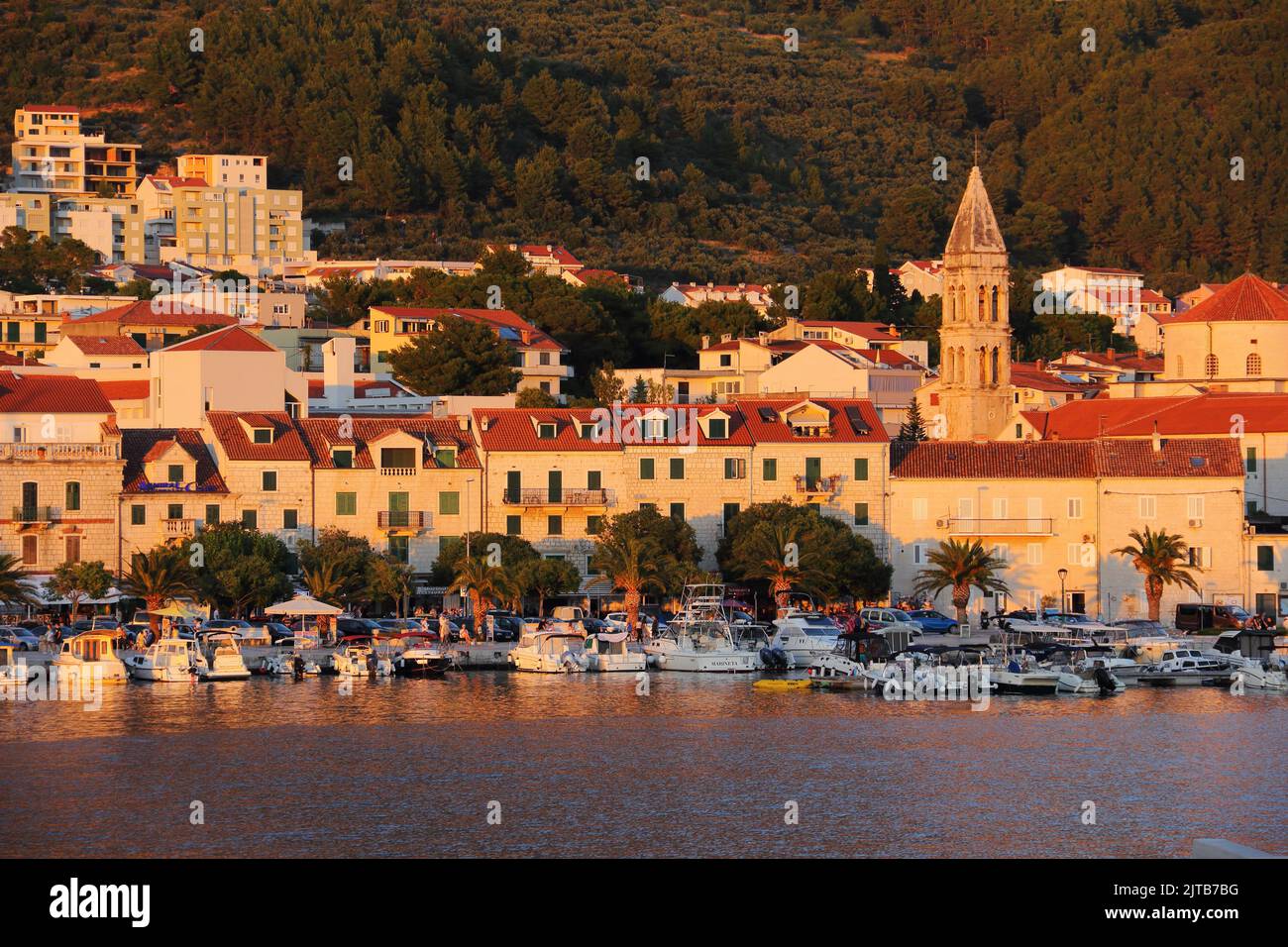 A tall city building near the sea with a cloudy blue sky above Stock ...