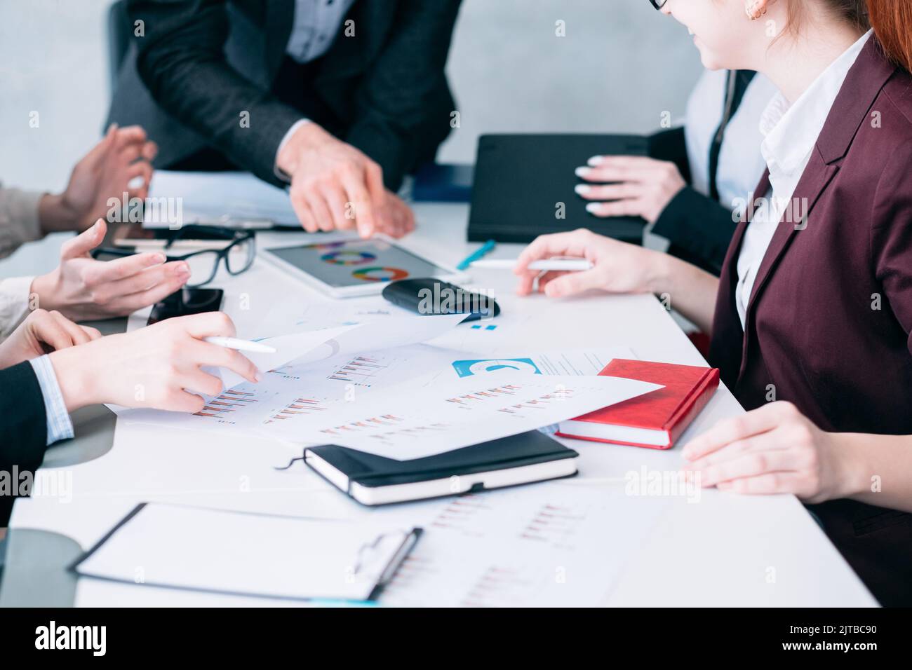 sale analysis business meeting successful team Stock Photo - Alamy