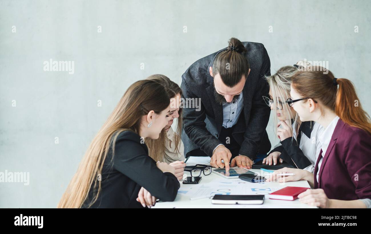 sale analysis business meeting successful team Stock Photo - Alamy