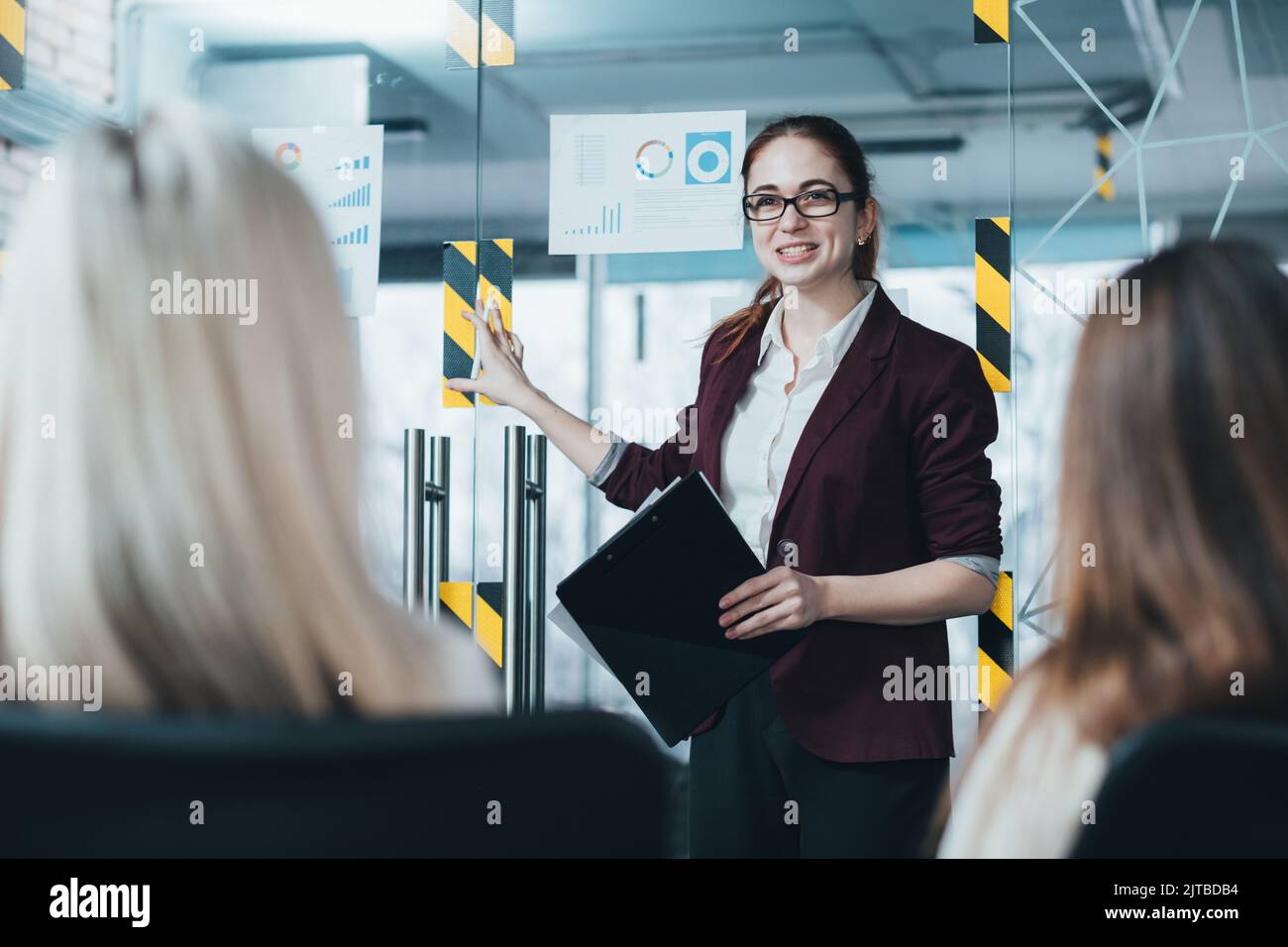 sale analysis business meeting room speaker report Stock Photo - Alamy