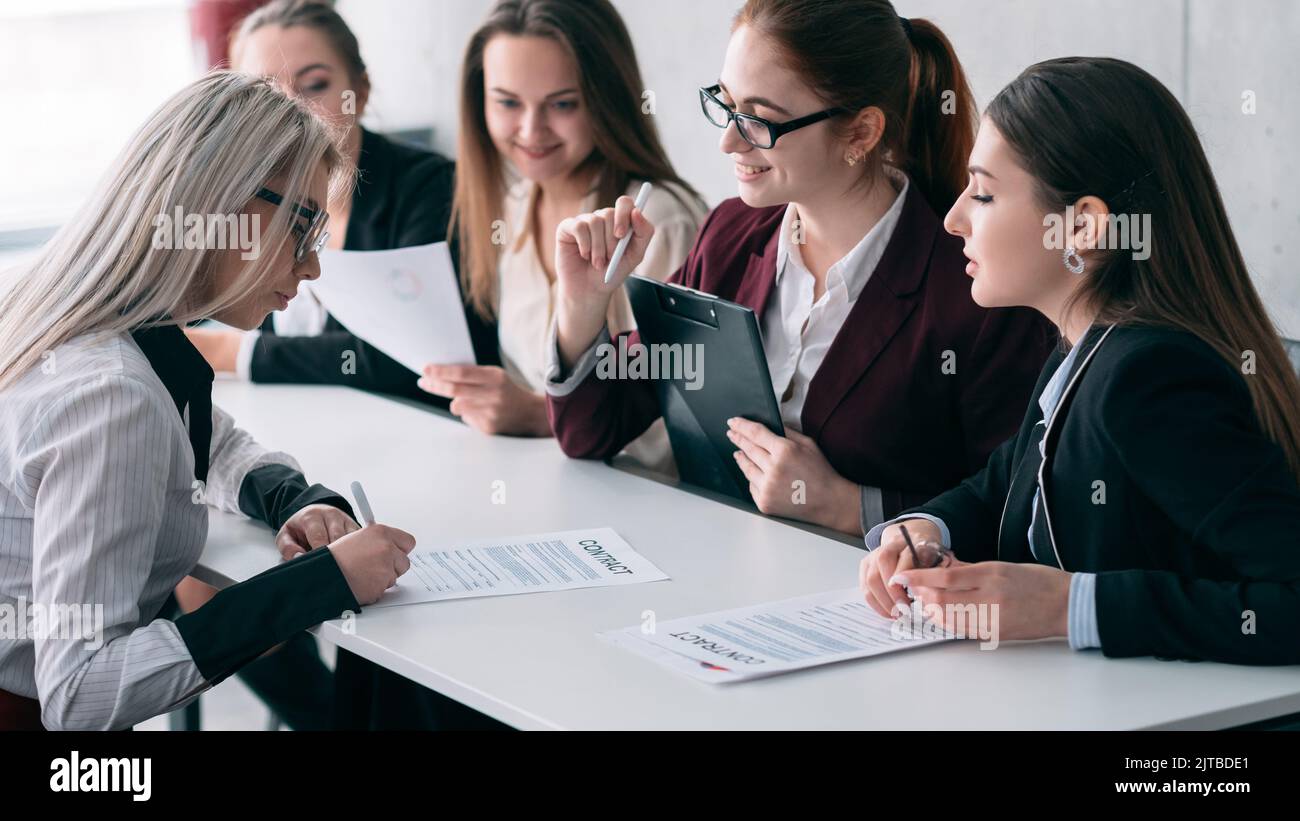 welcome business team job interview sign contract Stock Photo - Alamy