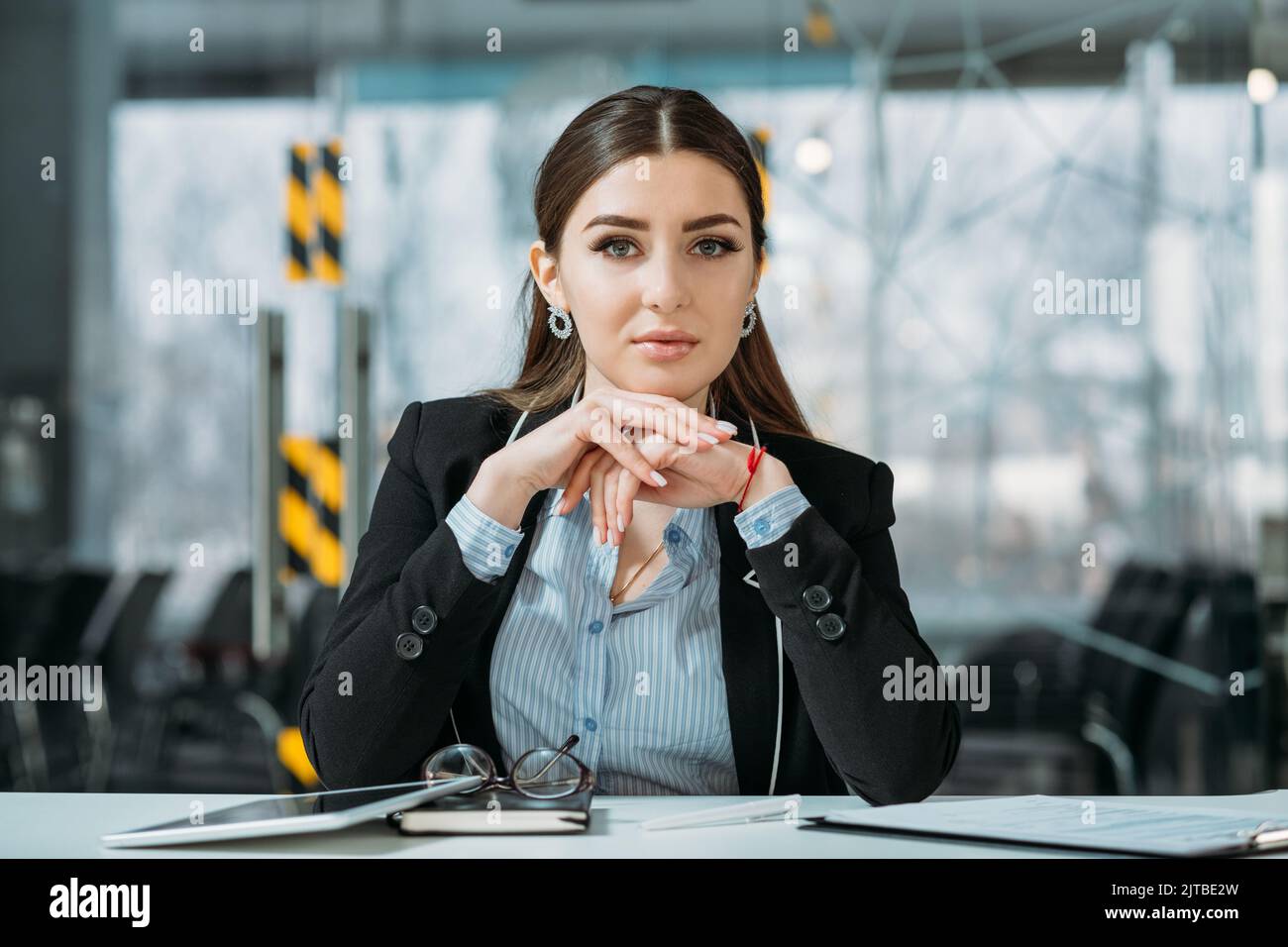 Office workplace business woman hi-res stock photography and images - Alamy