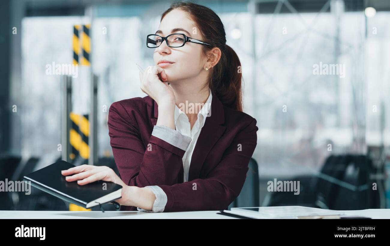 Employee intern office hi-res stock photography and images - Alamy