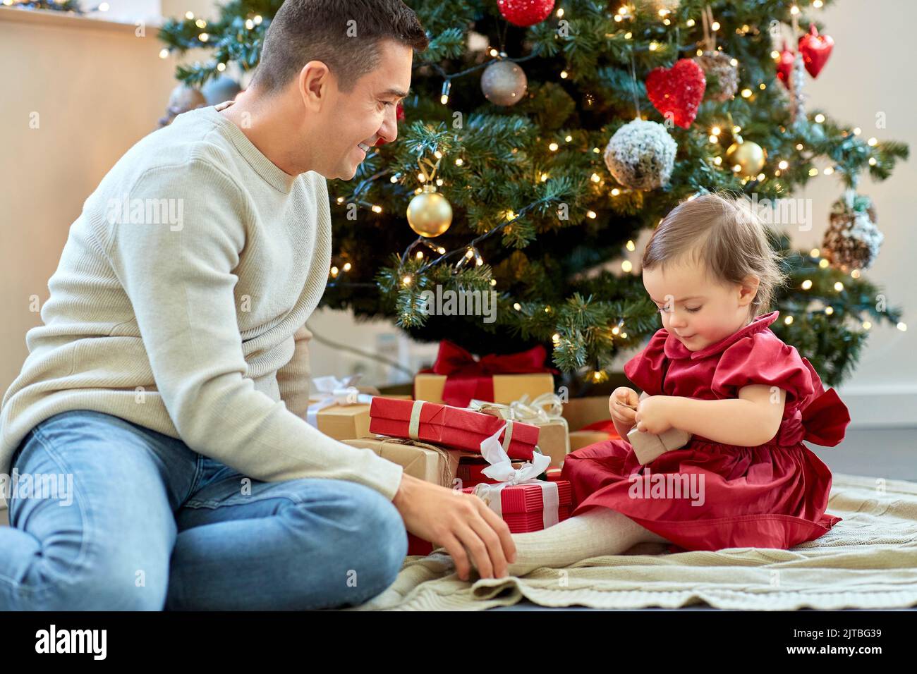 happy father and baby daughter on christmas Stock Photo - Alamy