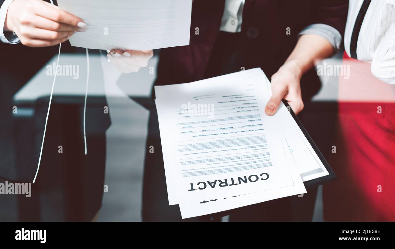 Legal meeting contract hi-res stock photography and images - Alamy