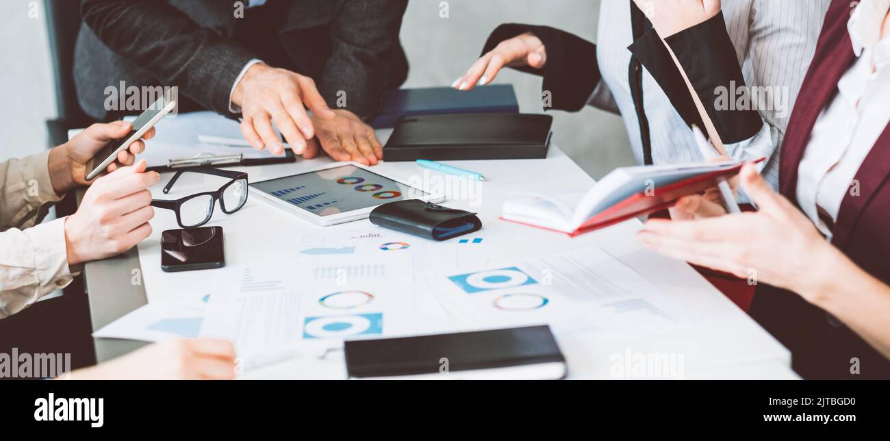 business discussion office briefing team graphs Stock Photo - Alamy