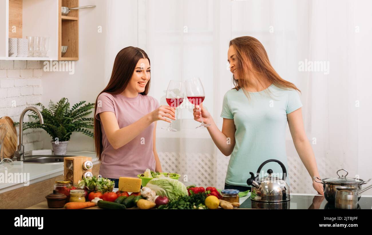 Kitchen party hi-res stock photography and images - Alamy