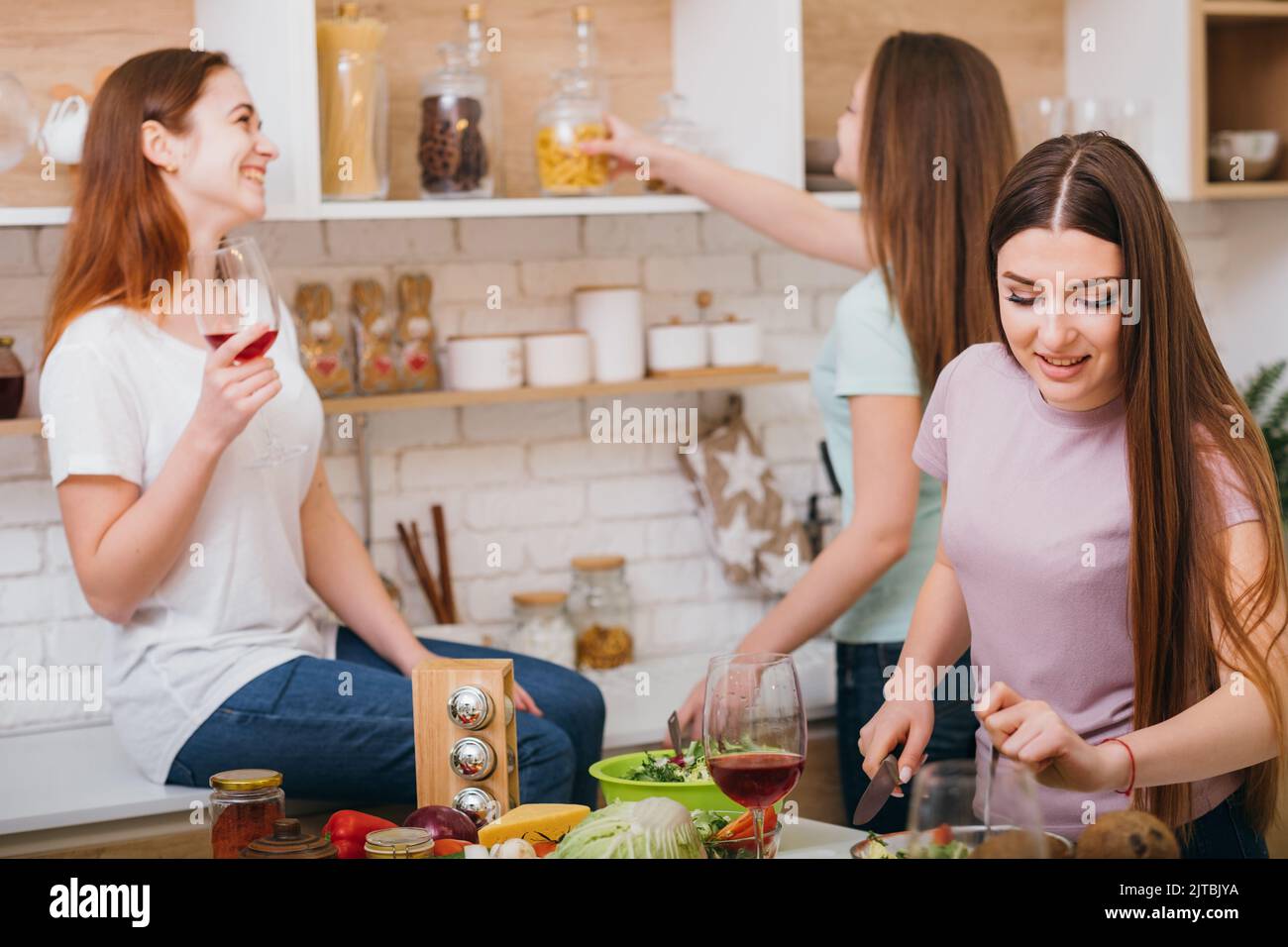 Kitchen party hi-res stock photography and images - Alamy
