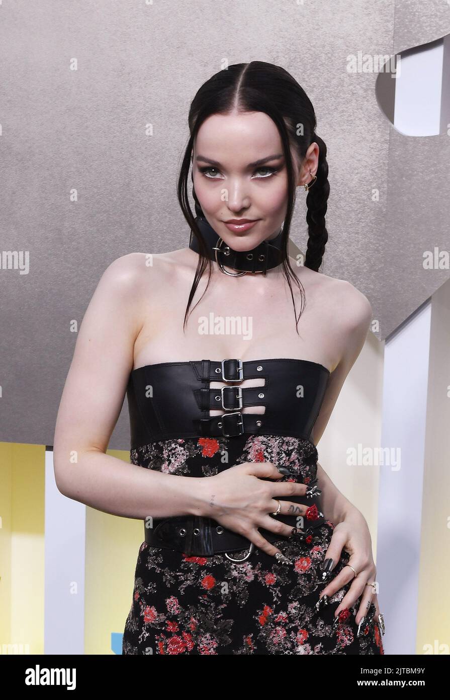 Newark, USA. 28th Aug, 2022. Dove Cameron attends the 2022 MTV VMAs at ...