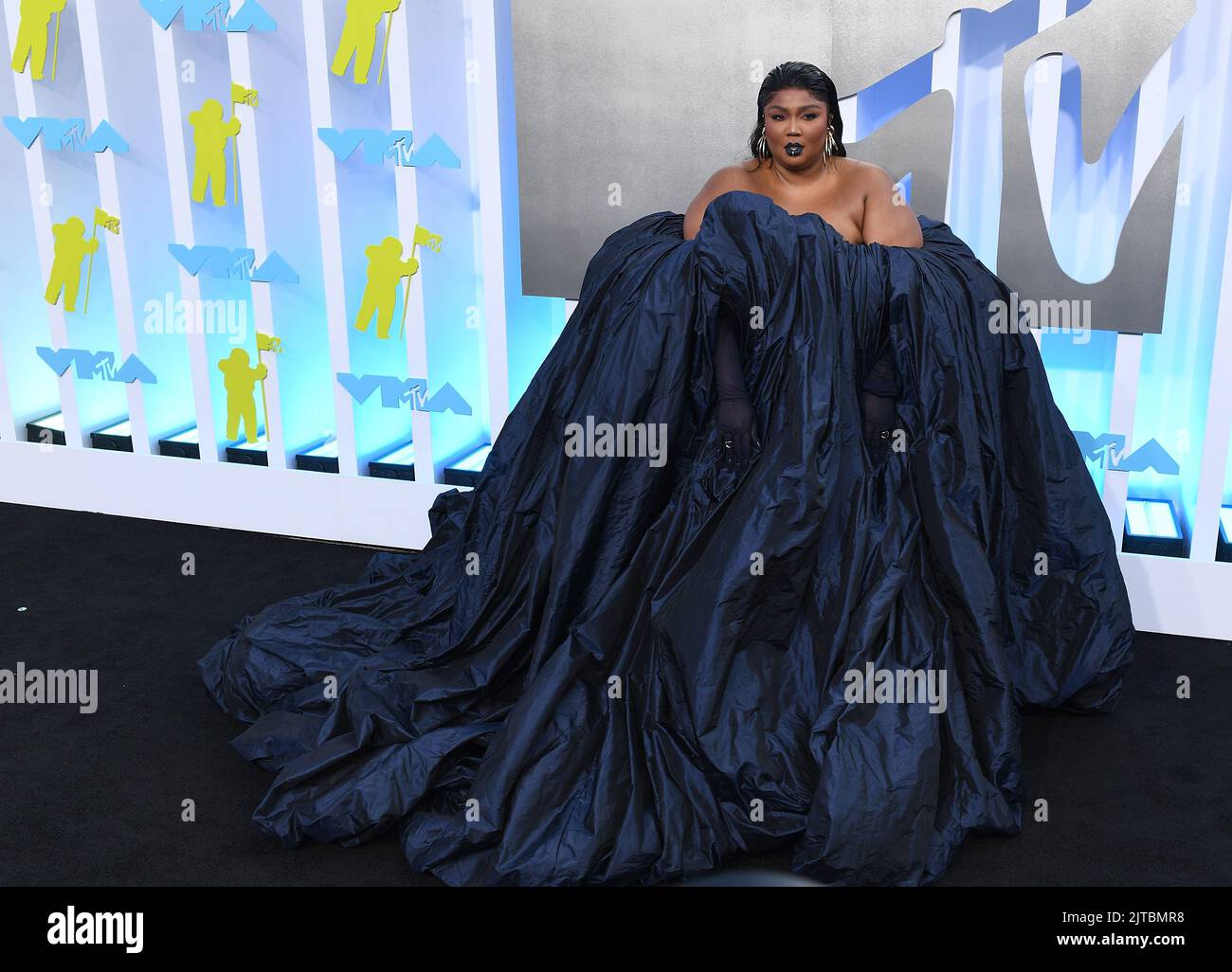 Mtv video music awards 2022 lizzo hi-res stock photography and images ...