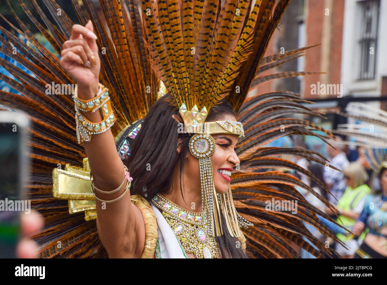 London, UK. 29th August 2022. A performer wears a flamboyant costume in ...