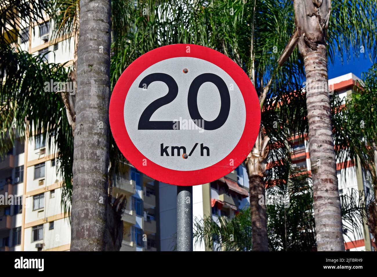 20kmh limit hi-res stock photography and images - Alamy