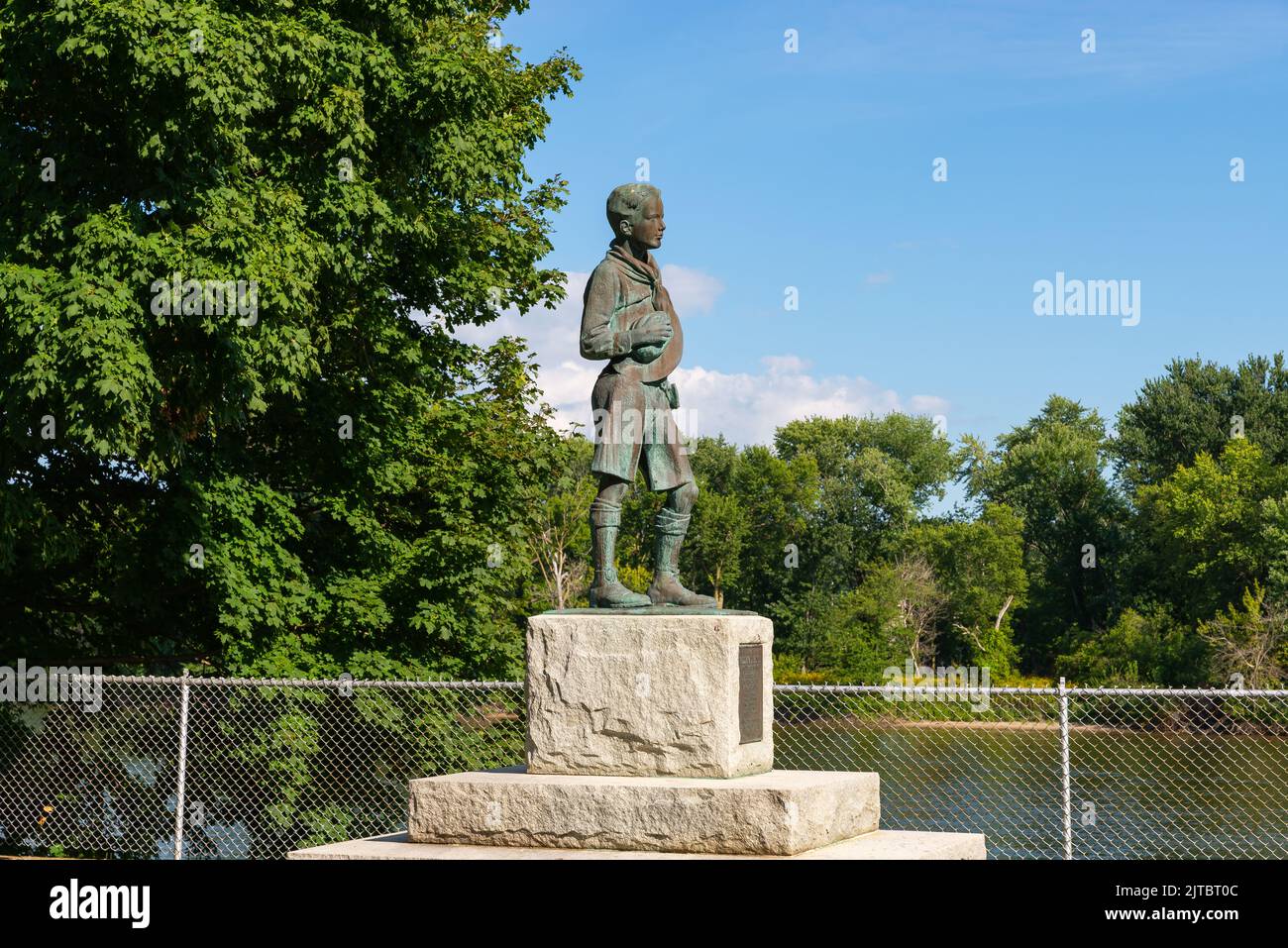 Boy scout sculpture hi-res stock photography and images - Alamy