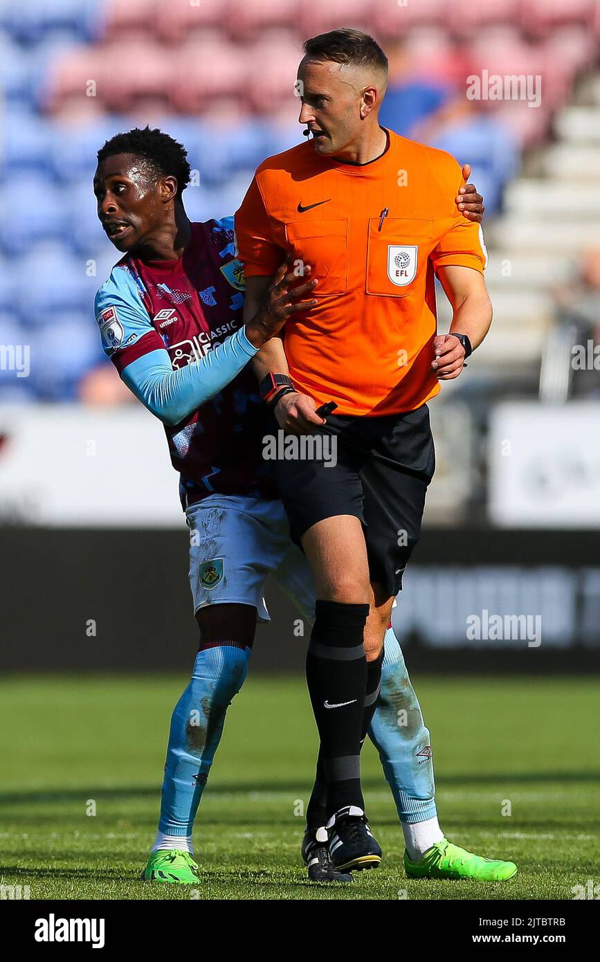 Match referee james bell hi-res stock photography and images - Alamy
