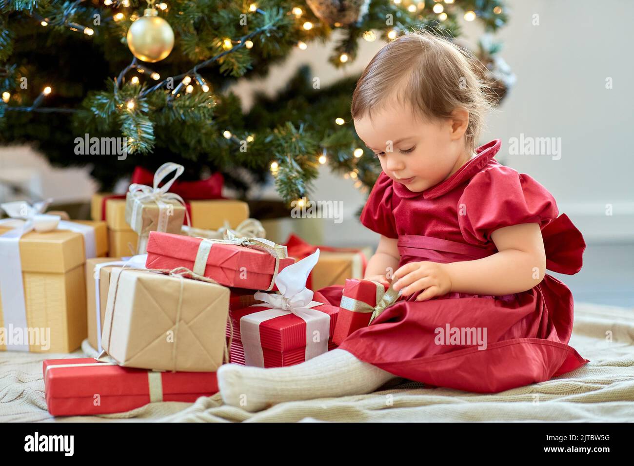 Baby opening present hi-res stock photography and images - Alamy