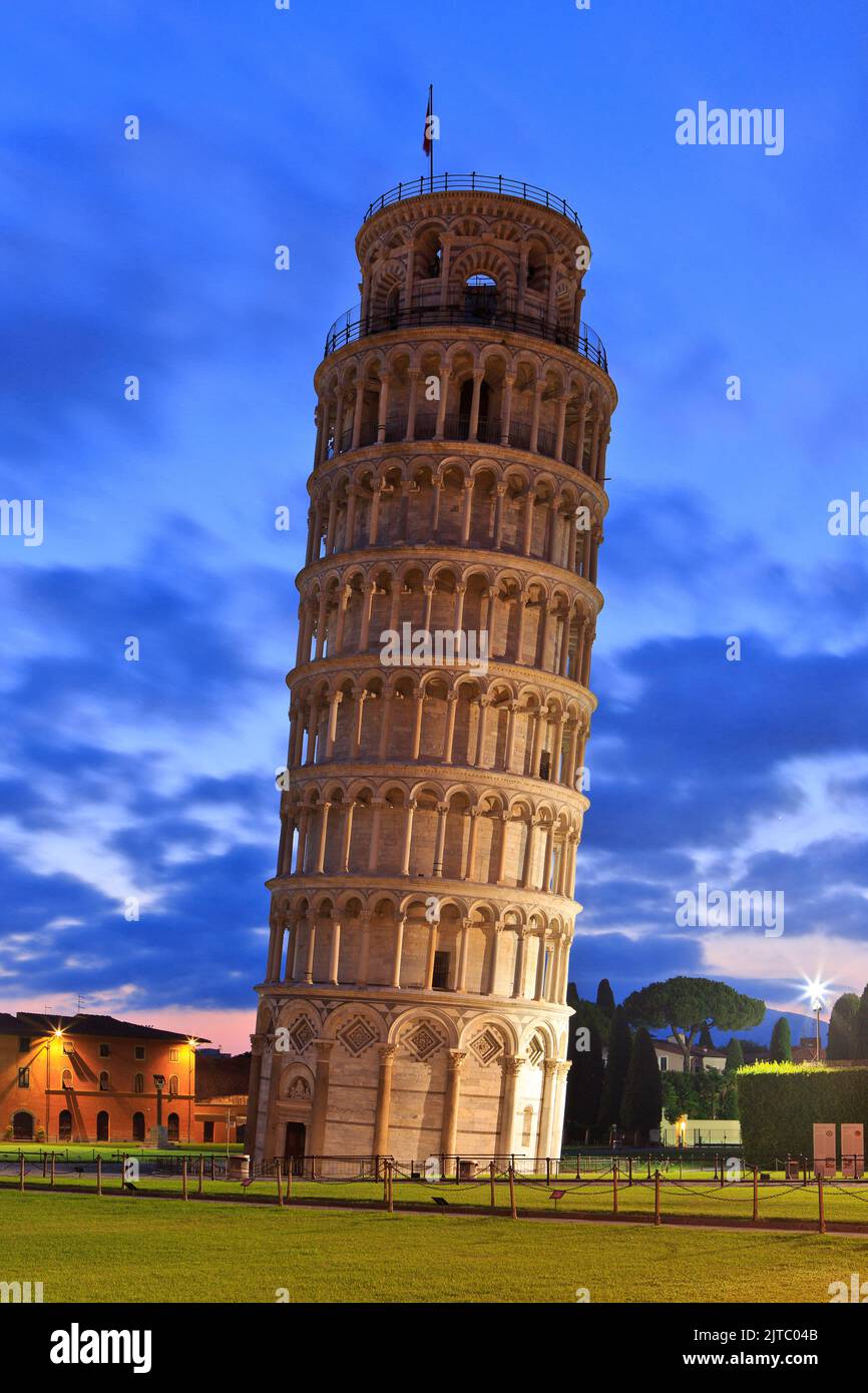 The leaning tower of Pisa (1173-1372) in Romanesque style in Pisa ...