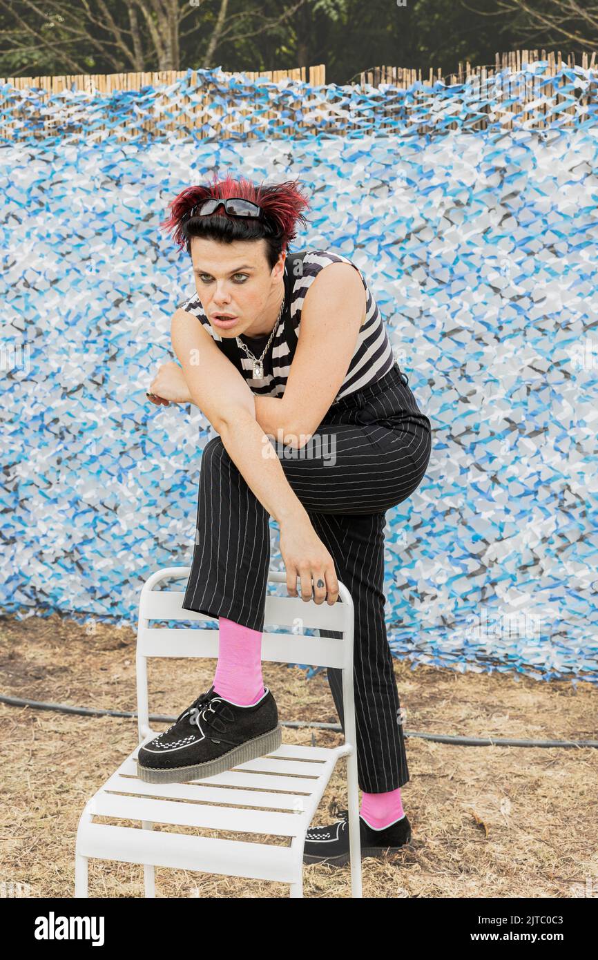 Yungblud chair hi-res stock photography and images - Alamy