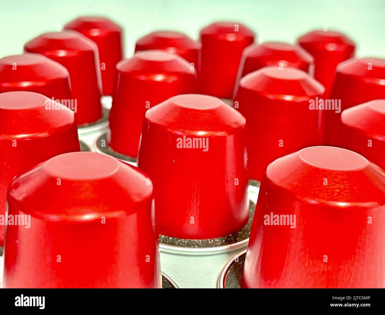 Red and white capsules hi-res stock photography and images - Alamy