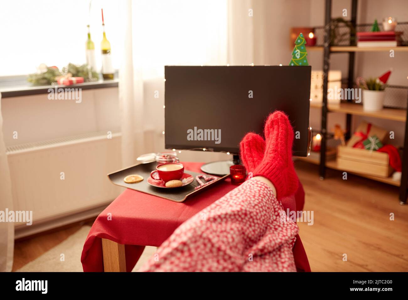 Female feet table hi-res stock photography and images - Alamy