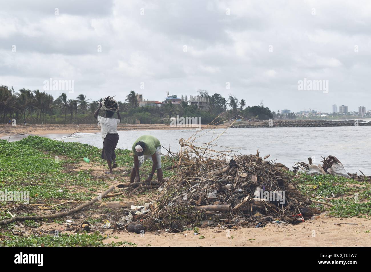 Indian garbage collectors hi-res stock photography and images - Alamy