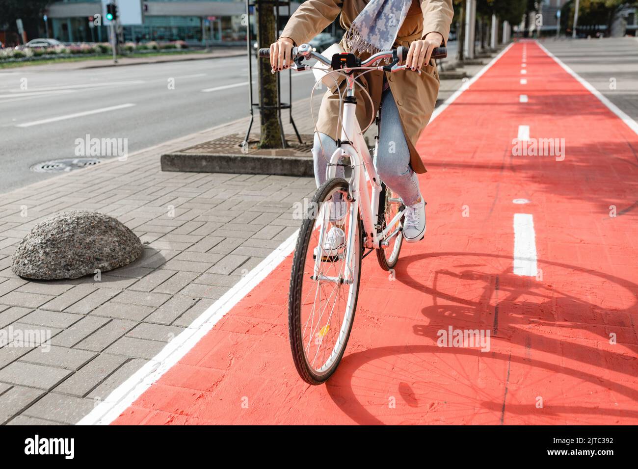 Red bike lane hi-res stock photography and images - Alamy