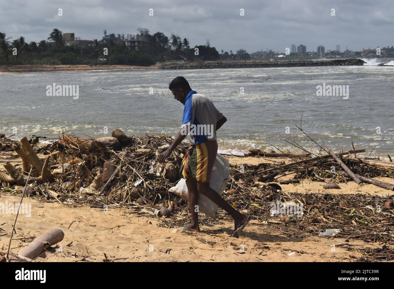 Indian garbage collectors hi-res stock photography and images - Alamy
