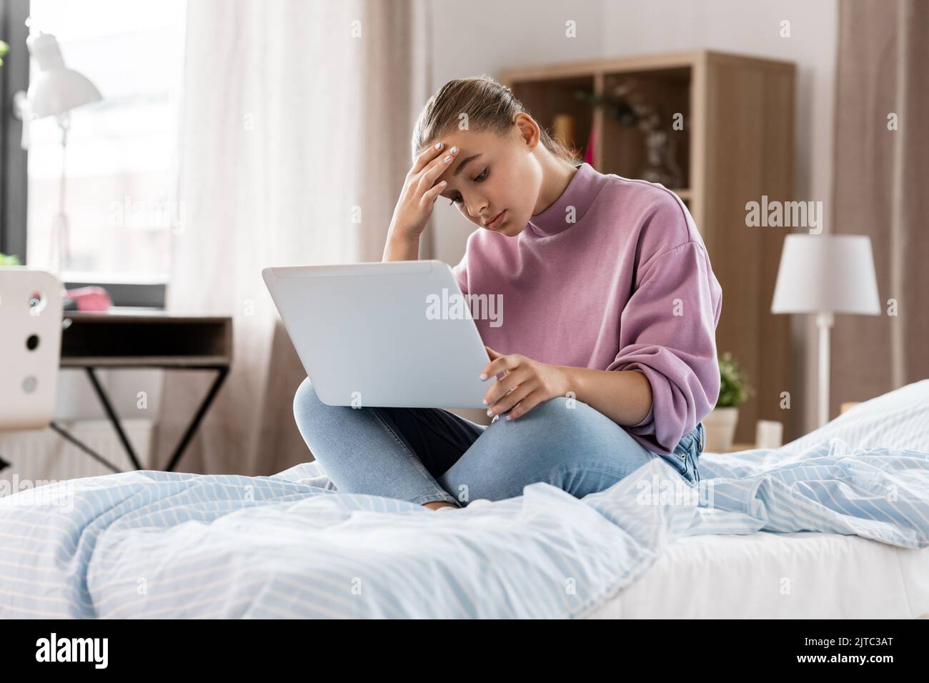 student girl with laptop computer learning at home Stock Photo - Alamy