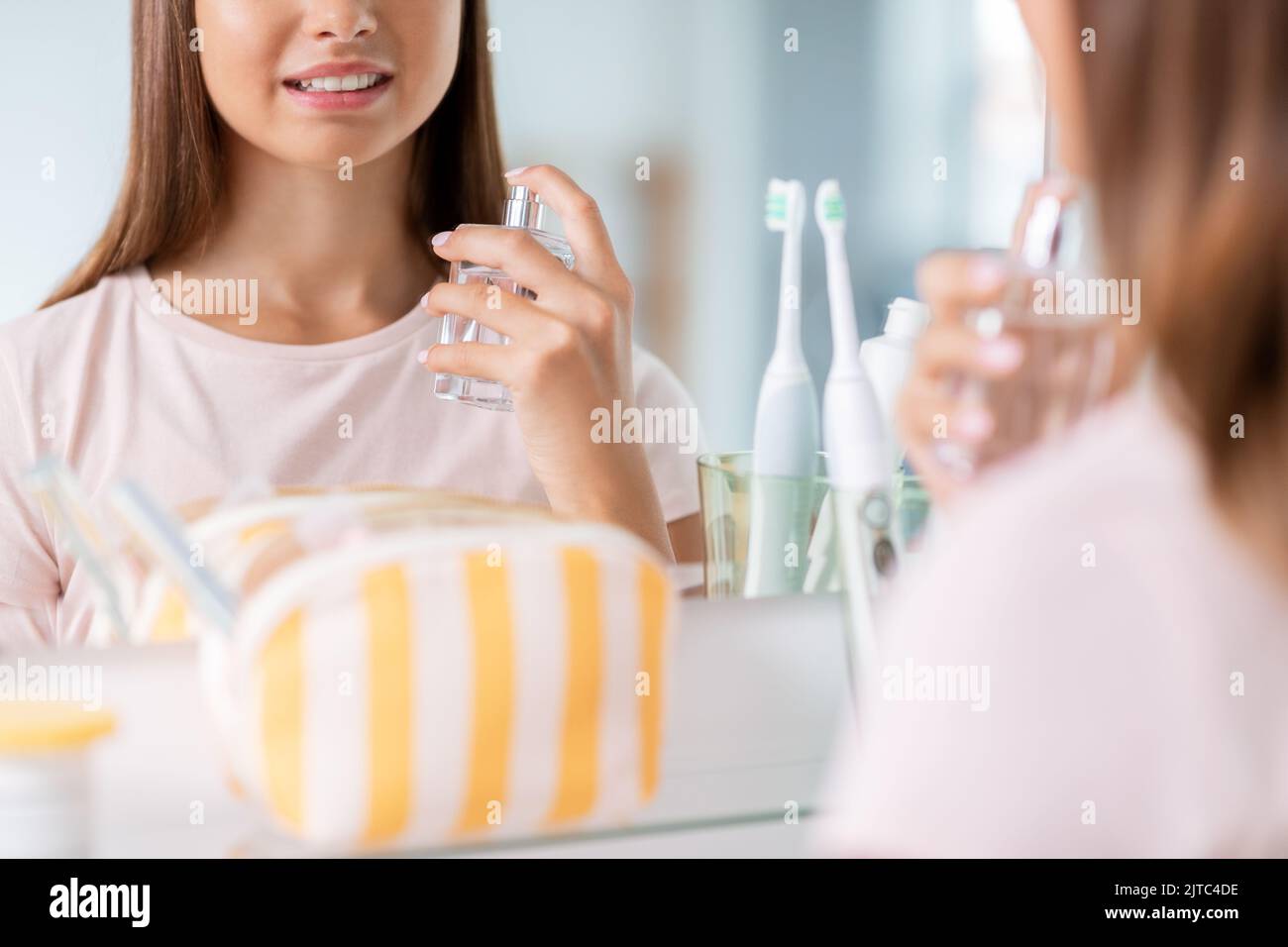 Perfume spraying hi-res stock photography and images - Alamy